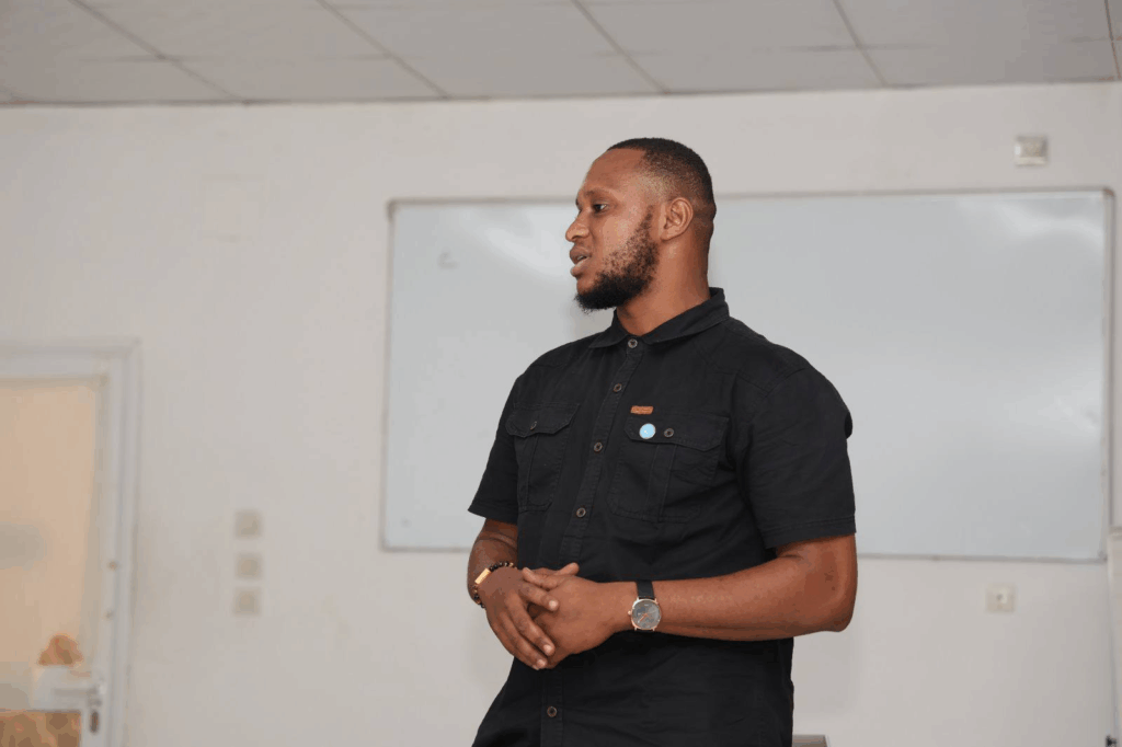 𝐓𝐡𝐢𝐧𝐤 𝐏𝐞𝐚𝐜𝐞 𝐬’𝐞𝐧𝐠𝐚𝐠𝐞 𝐩𝐨𝐮𝐫 𝐮𝐧 𝐢𝐧𝐭𝐞𝐫𝐧𝐞𝐭 𝐢𝐧𝐜𝐥𝐮𝐬𝐢𝐟 𝐞𝐭 𝐫𝐞𝐬𝐩𝐨𝐧𝐬𝐚𝐛𝐥𝐞 - Think ...